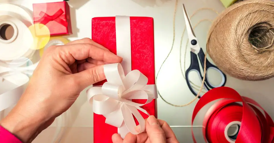 Christmas Gift Wrapping Essentials: Mastering the Art of Presentation ...